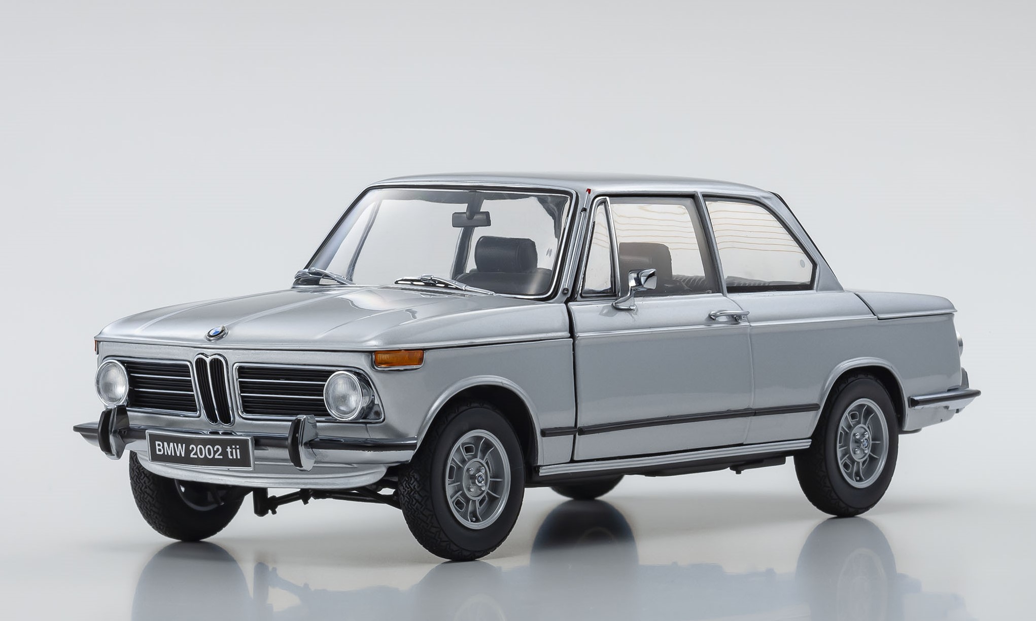 Kyosho KY8543S BMW 2002 tii